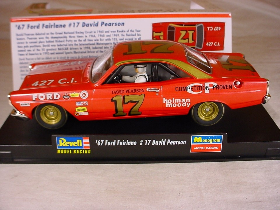 Revell Monogram Ford Fairlane #17 David Pearson 1967 85-4828 MB 1/32 ...