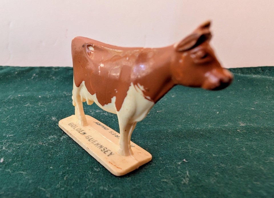 Roberts Dairy Farms Golden Guernsey Plastic Cow Fig 2⅛"Long, 1 ½" Tall ...
