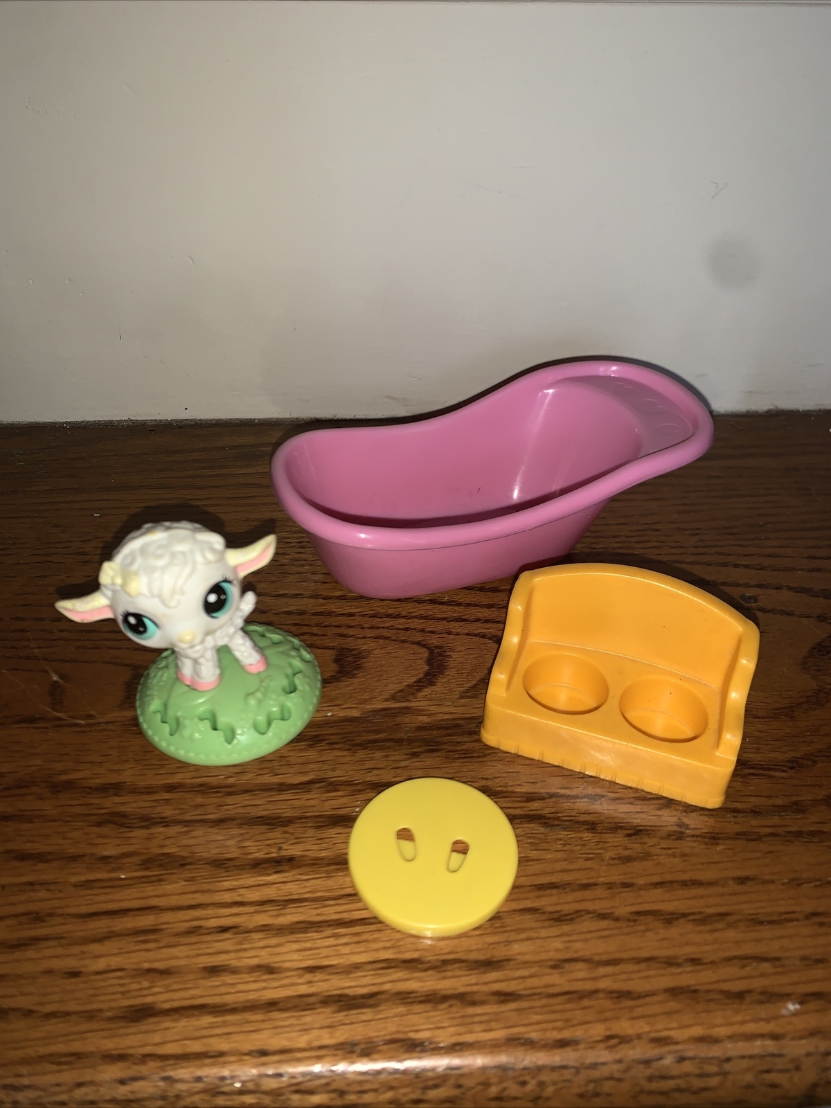 Lot Of 4 Littlest Pet Shop LPS Mary Had a LITTLE LAMB & Bath Tub Chair ...