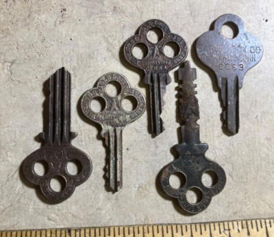 Lot of 5 old brass Eagle Lock Company keys-New Mexico metal detecting ...