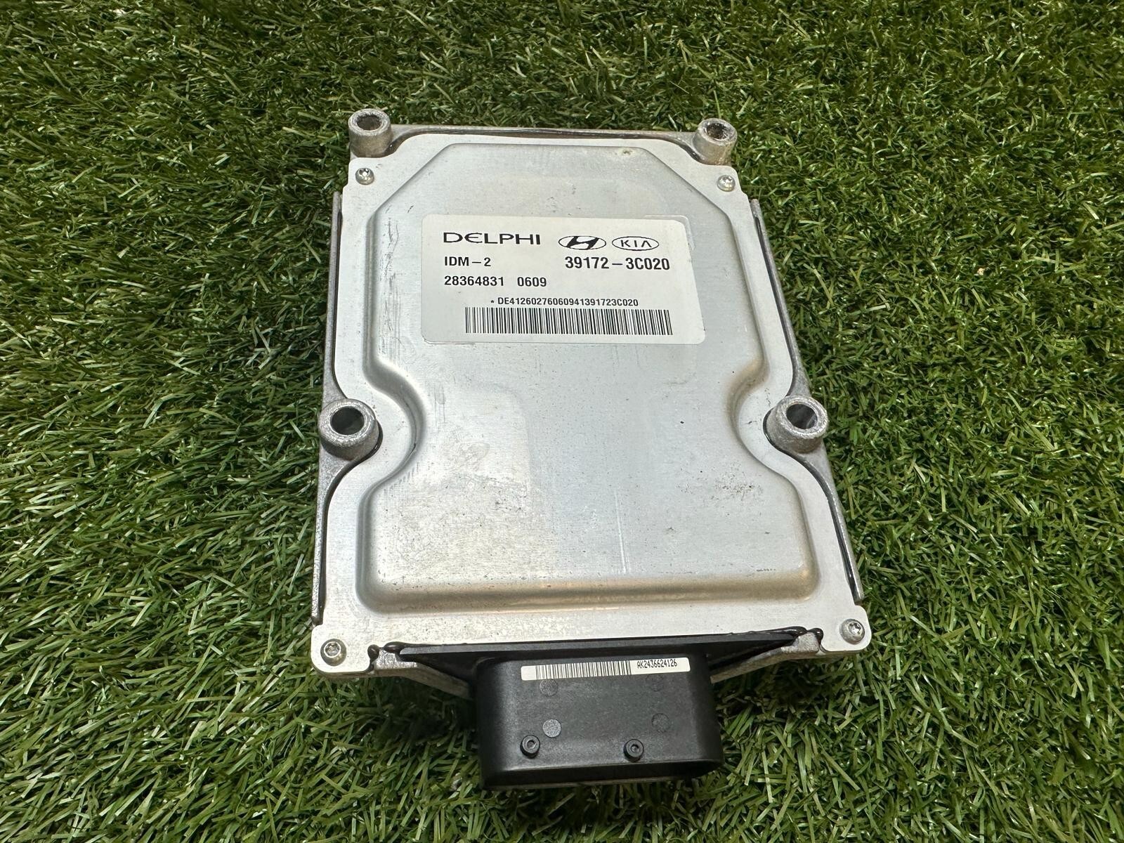 2013-2016 Hyundai genesis Fuel Pump Module Controller Left Hand Quarter ...