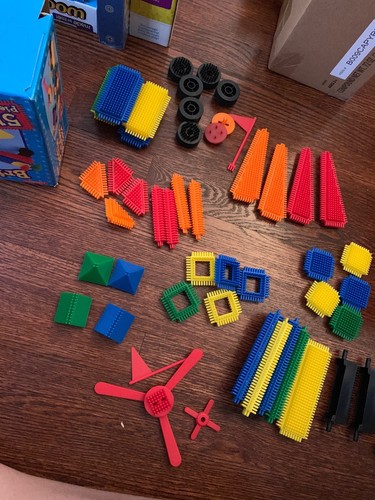 LAKESHORE LEARNING BRISTLE BUILDERS/BUILDING BLOCKS COLORFUL Starter ...