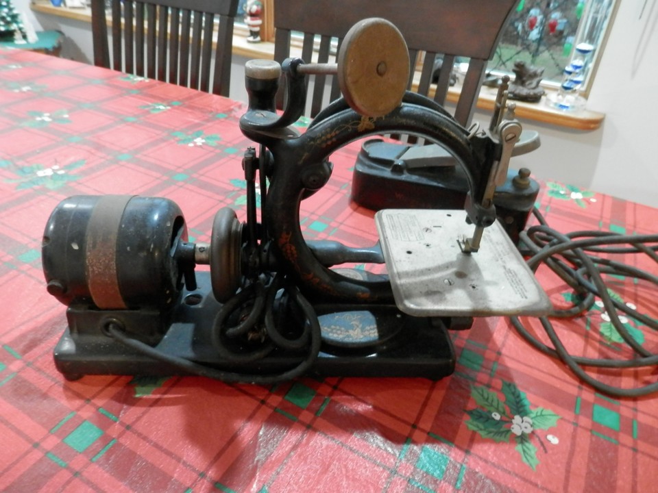 Willcox & Gibbs Sewing Machine - Portable / Tabletop - Parts or ...