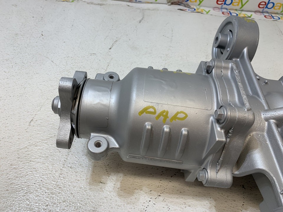 2005-2006 Chevy Equinox All-Wheel Drive rear differential carrier diff ...