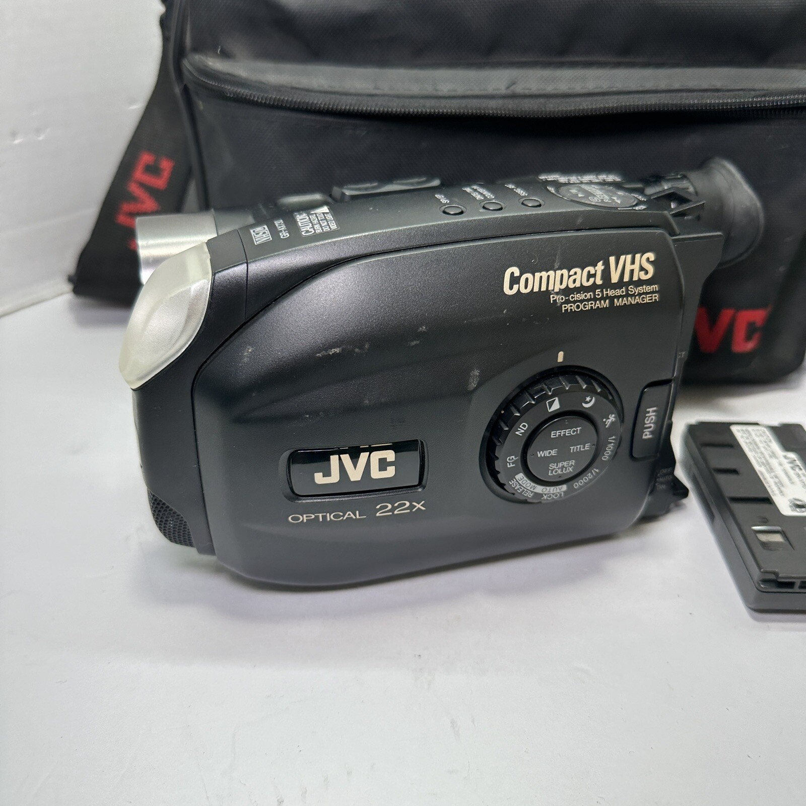 Bundle JVC Compact VHS Camcorder GR-AXM225U VHS-C 300X Digital Zoom ...