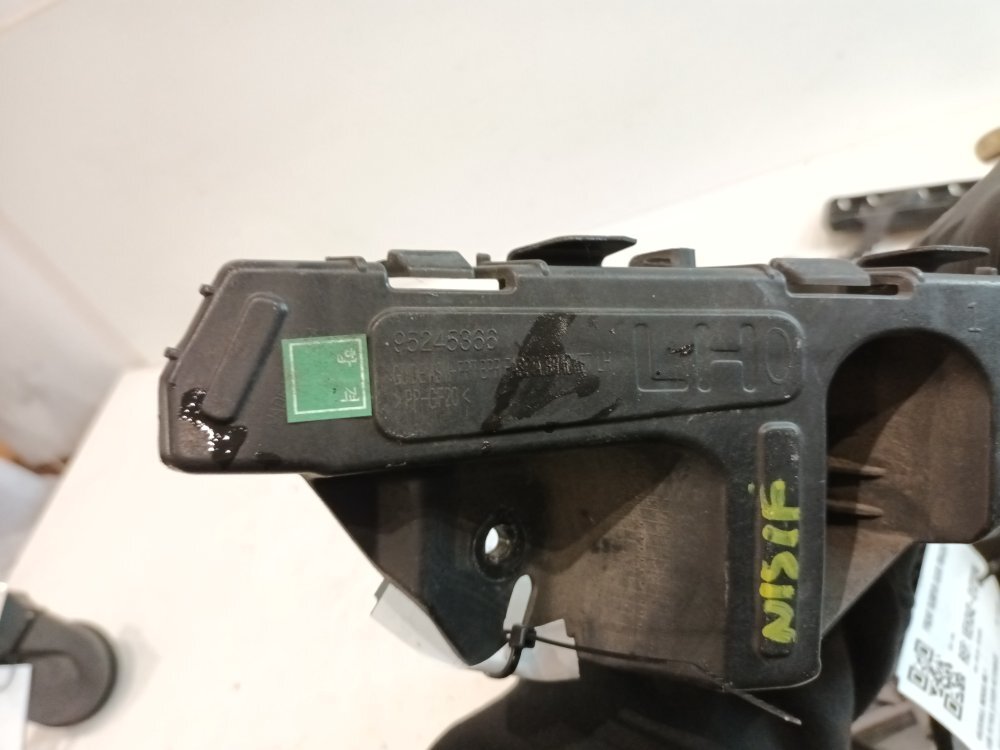 Vauxhall Mokka Mk 1 2012-2020 Front bumper guide bracket 95245366 (left ...