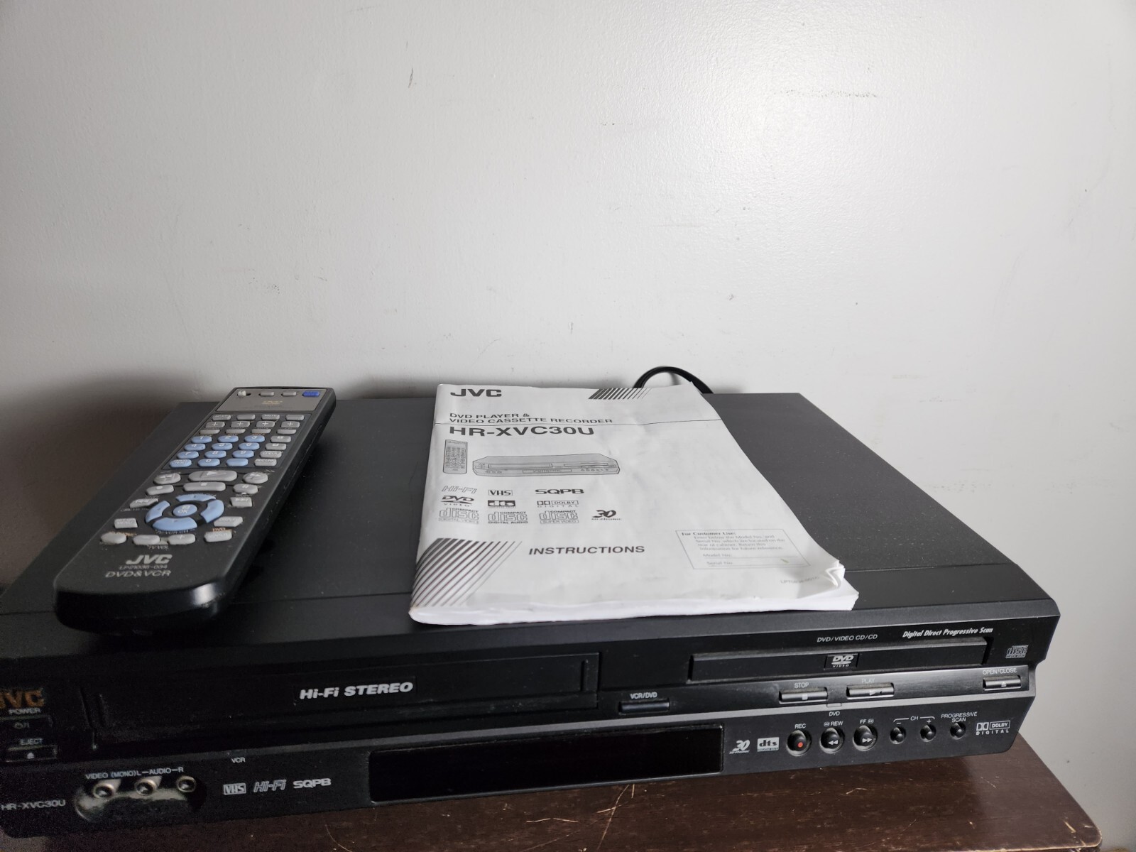 JVC HR-XVC30U DVD VCR Combo player VHS Recorder w/ remote & manual ...