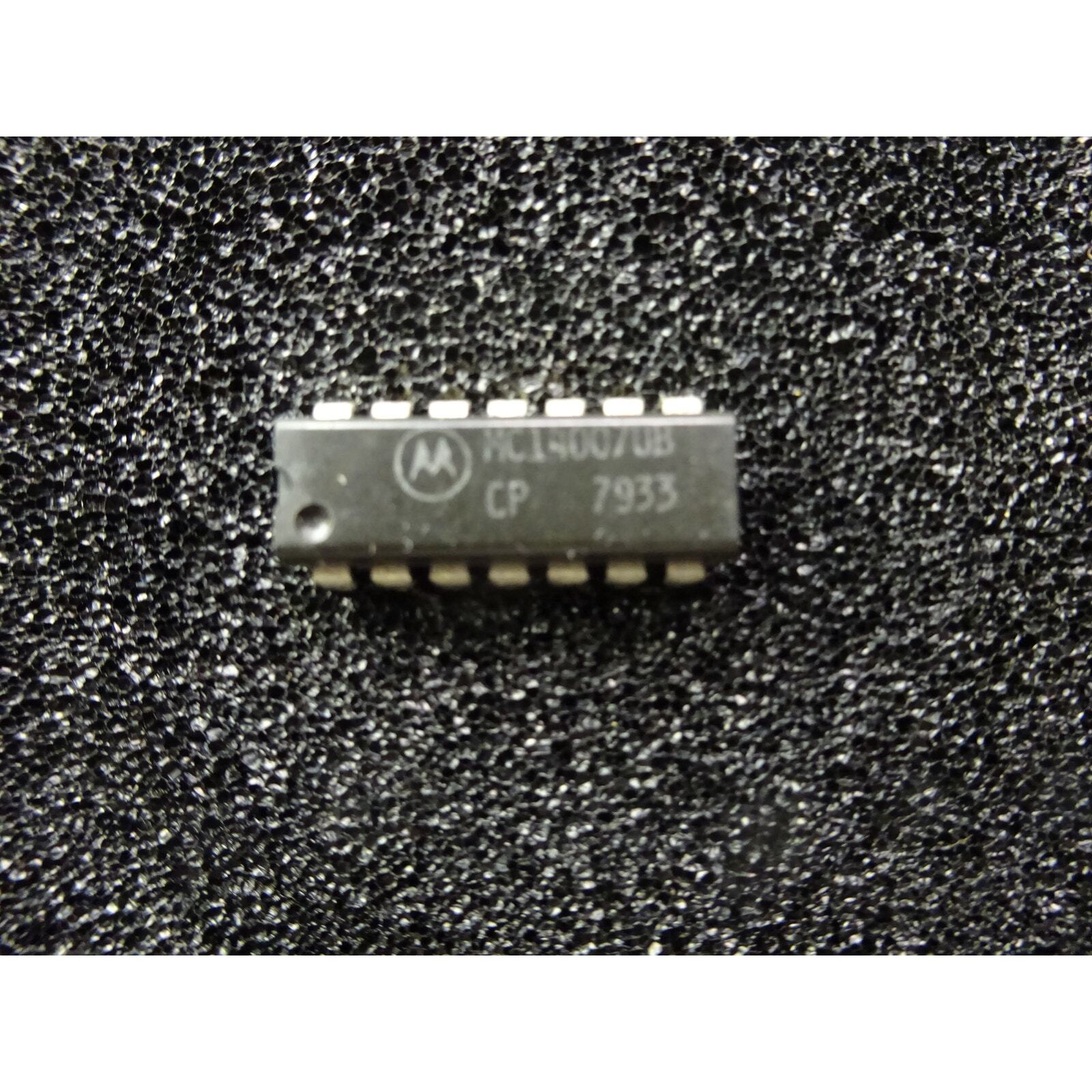 MC14007UB Motorola Inverter 3-Func1-Input CMOS Ceramic DIP14 IC for ...