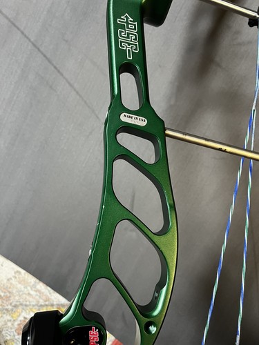 PSE Supra RTX 40 - EM Cam (24-30”) 50-60lb Limbs- Custom Paint, Great ...