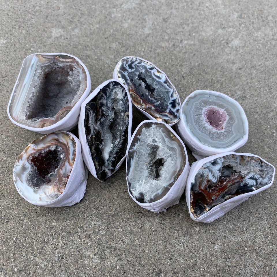 OCO GEODE HALVES 1/2 POUND LOT. (4-6 PIECES) VERY NICE QUALITY GEODES ...