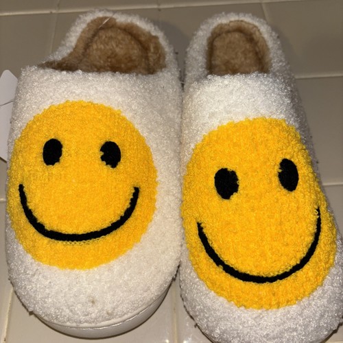 SMILEY FACE Plush Slippers Comfortable Slip On Smile Women's Small 5-6 ...