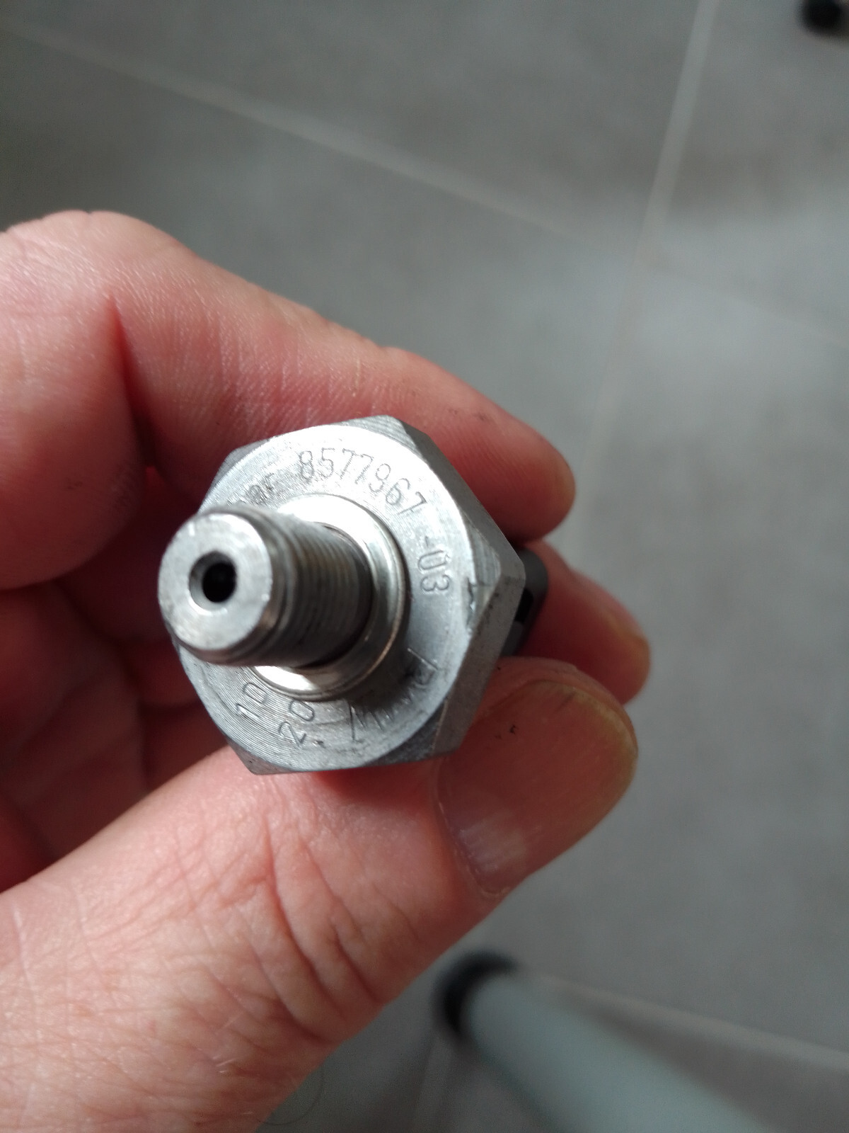 Original BMW G20 G21 G30 G31 G11 G01 G02 G05 G06 Oil Pressure Switch ...