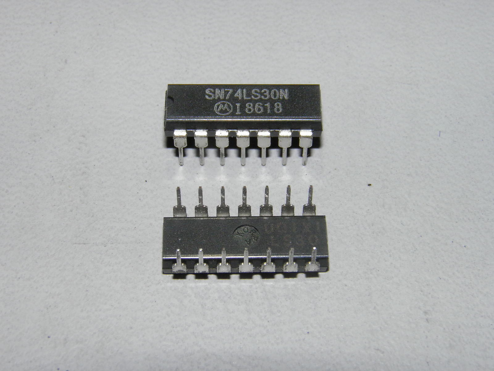SN74LS30N Motorola TTL IC 8 Input NAND Plastic Package 74LS30 7430 ...