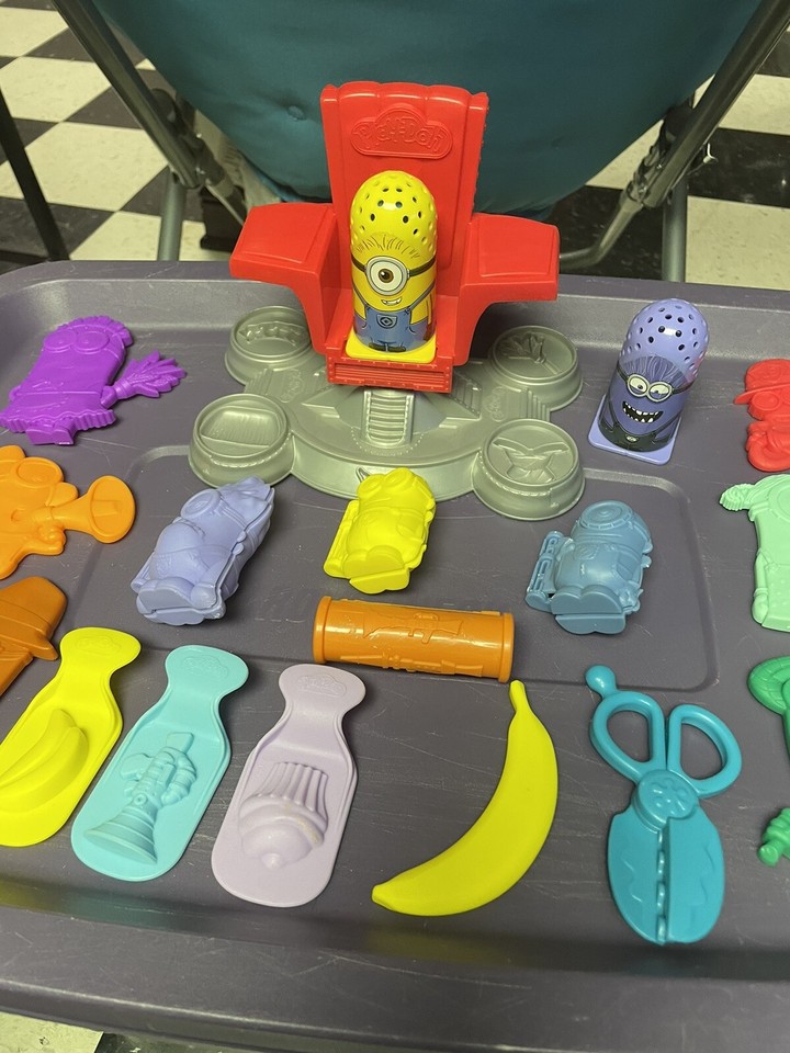 Play-Doh Minions Despicable Me Disguise Lab Makin Mayhem Mold Hair Grow ...