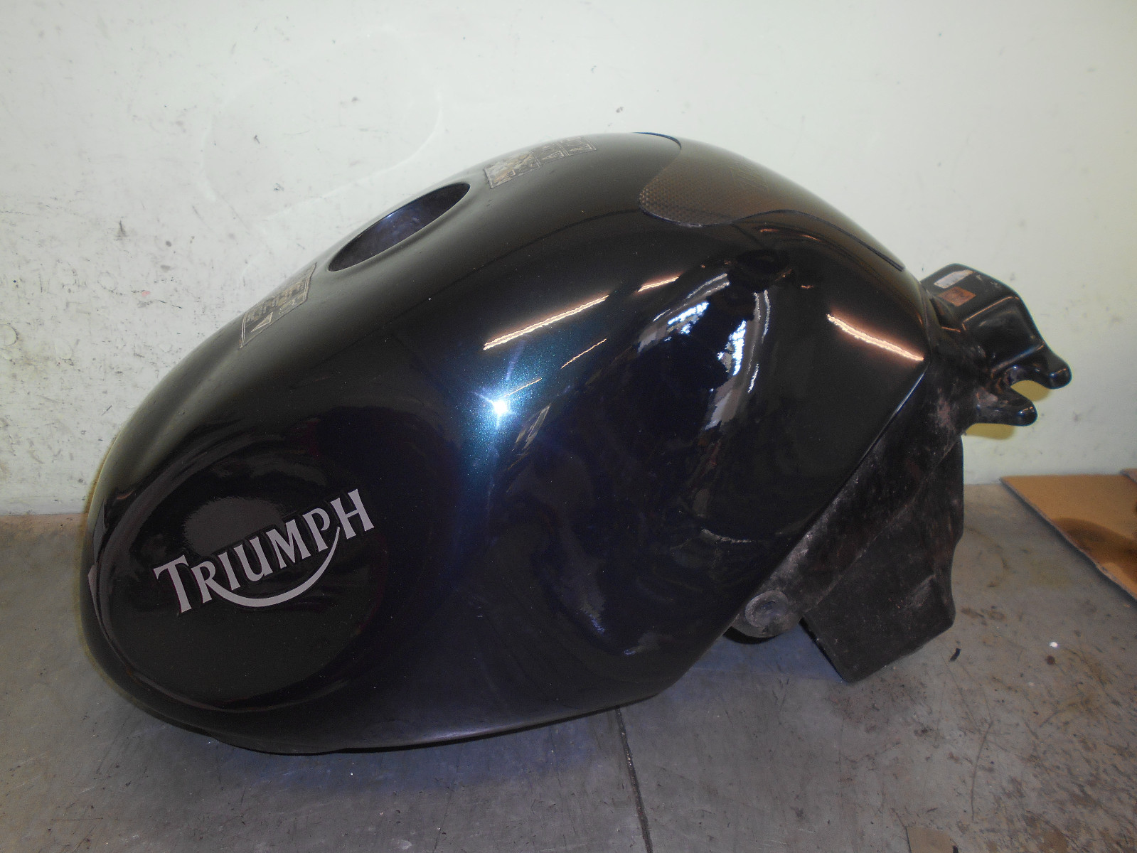 triumph 955i sprint st fuel tank | eBay UK