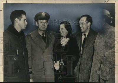 1953 Press Photo Maxwell Taylor bids goodbye to his family as he left ...