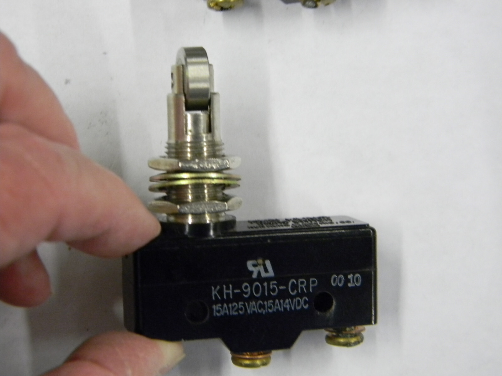 New Kun Hung Koino KH-9015-CRP Micro Switch w/ Roller Head D3A | eBay