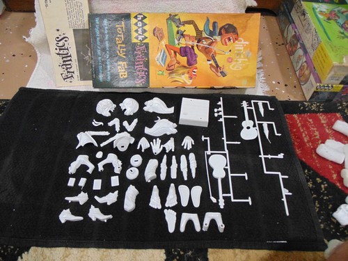 1965 HAWK Frantics "Totally Fab" Guitar Player UNBUILT Model Kit 549 ...