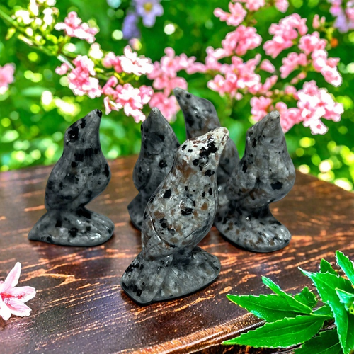 1pc Fire Stone Hand Crafted Crow Statue UV Reactive Sodalite Specimen ...