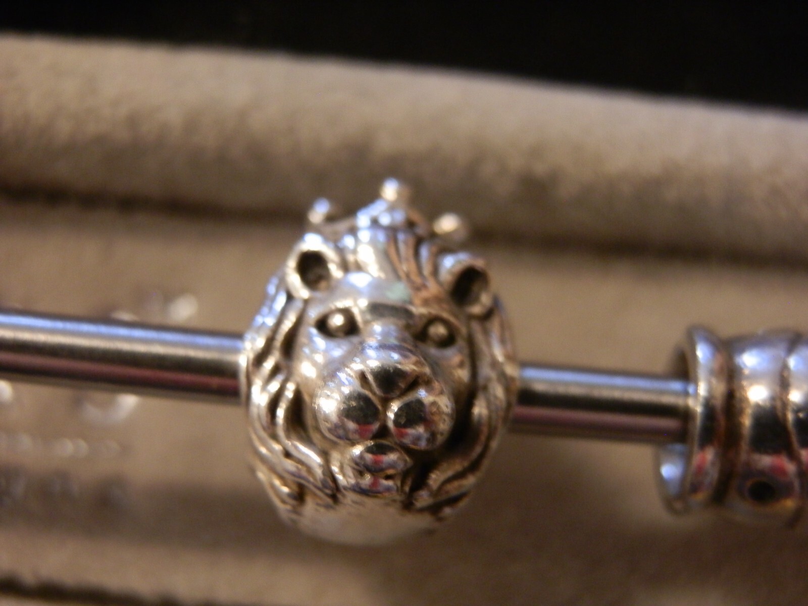 100% GENUINE PANDORA REGAL LION KING CHARM - Gem