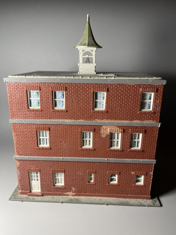 HO Scale Model Trains Firehouse Building With Fire Truck | eBay