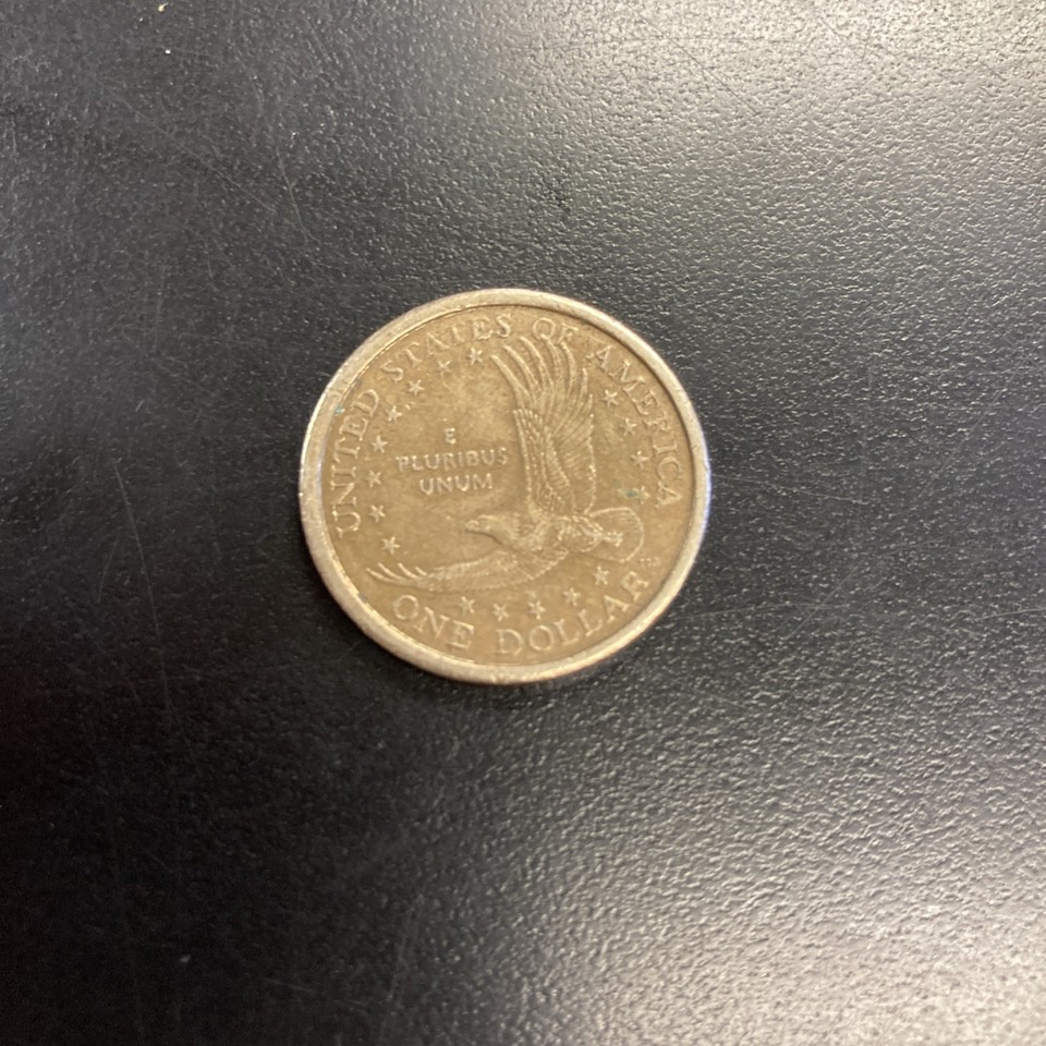 2000 P SACAGAWEA ONE DOLLAR COIN US LIBERTY GOLD COLOR CIRCULATED ...