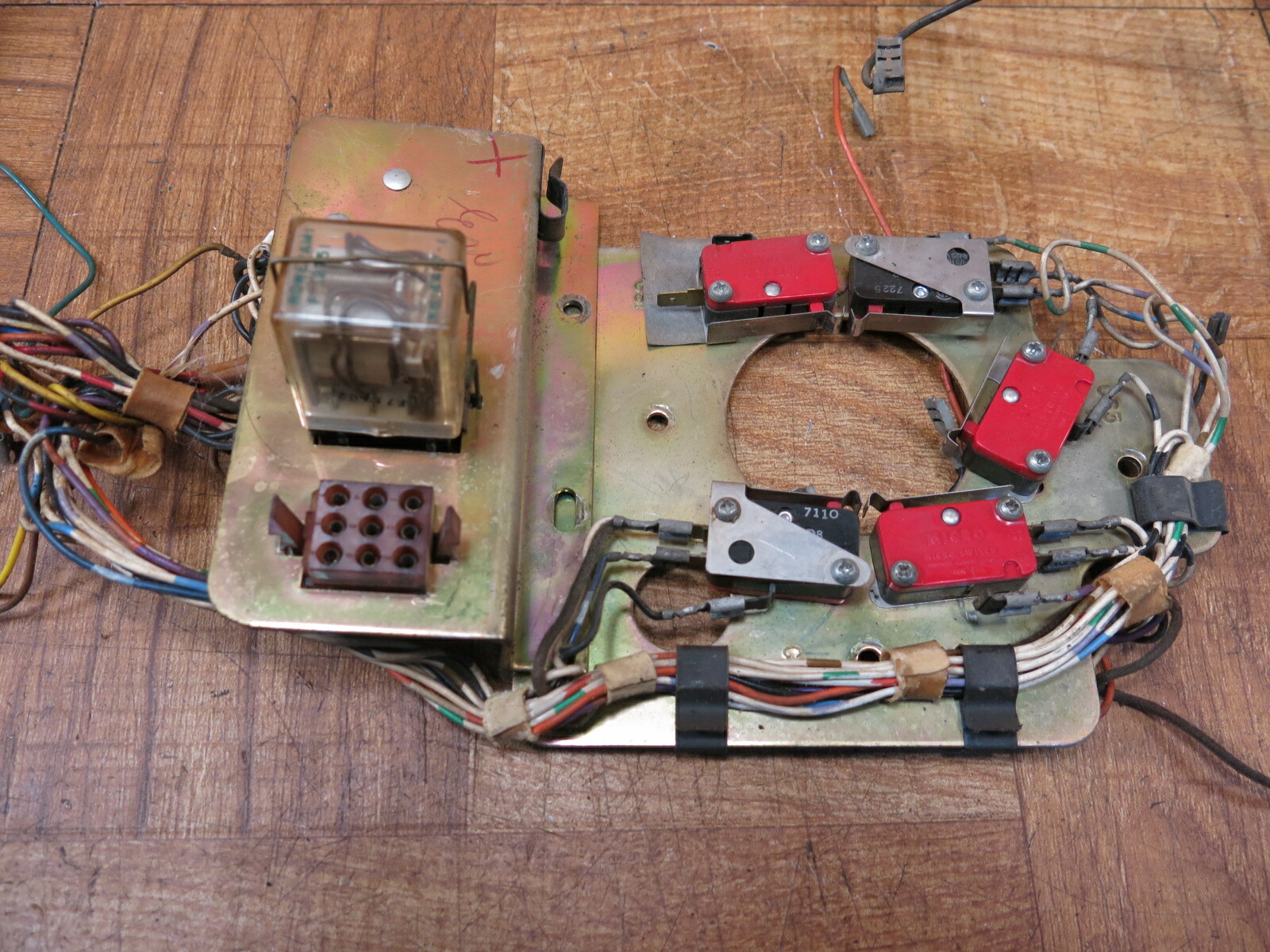 Rowe AMI Jukebox Mechanism Cam Switches w/ Wiring /Wire Harness TI1 TI2 ...