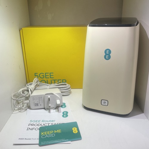 EE 5GEE 5G WiFi Smart Hub Mobile Broadband Router - 2.4GHz & 5GHz dual ...