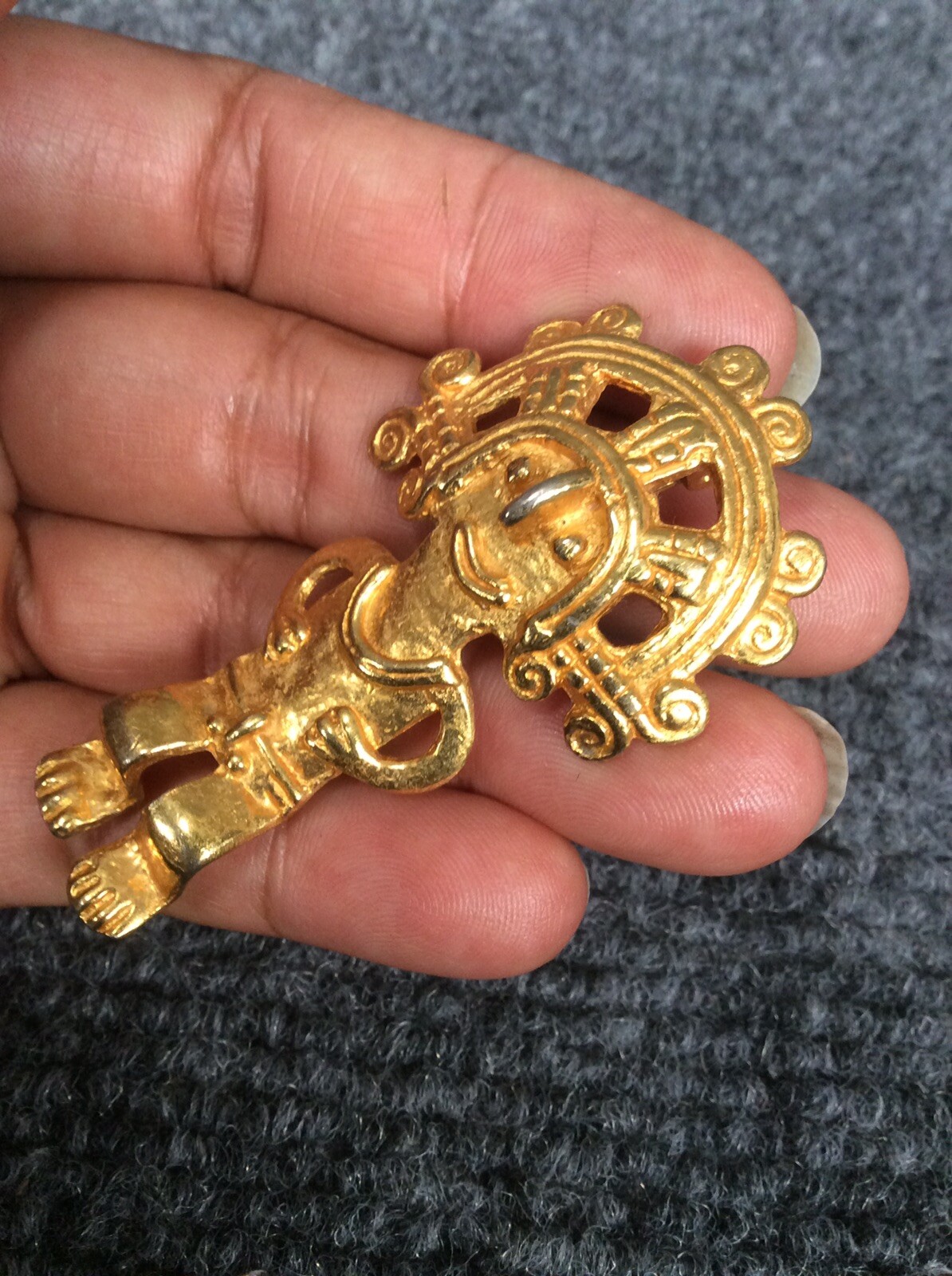 Vtg Alva studio aztec mayan gold tone pin brooch - Gem