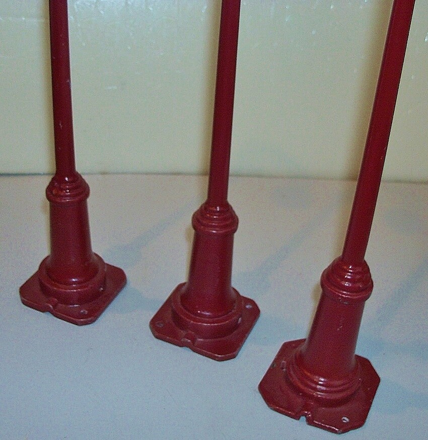 LIONEL #61 STANDARD GAUGE PRE WAR LAMP POSTS,X 3,1 LARGE SHADE/2 SMALL ...