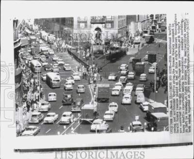 1957 Press Photo Horace Greeley monument in Herald Square, New York ...