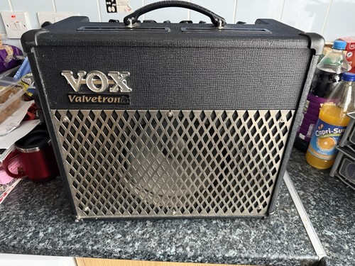 Vox AD30VT Valvetronix Combo Amplifier Amp with Effects - Guitar Bass ...