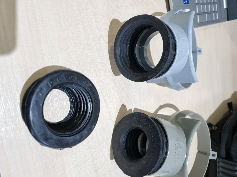 Rubber Boss Adaptor Push-Fit Black For 63MM Strap On Boss Soil Pipe 32 ...