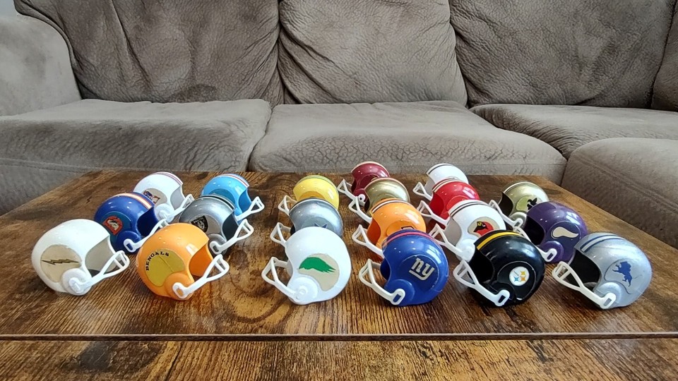 Lot of 20 Vintage 1960-70s NFL/AFL Mini Gumball Football Helmets VG ...