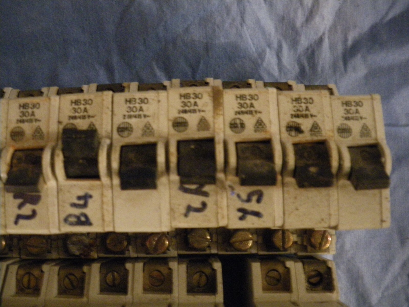 job lot of 20 Wylex HB Type 2 Mcb Circuit Breaker HB30 NB20 HB10 30A ...