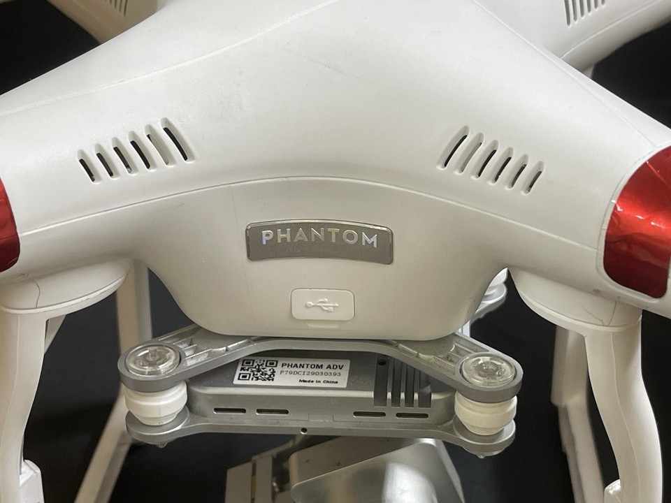 DJI Phantom 3 Advanced with Case, 2 Batteries & Blades model W322A | eBay