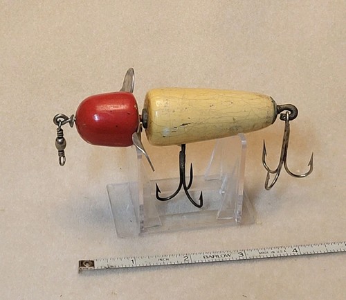 Vintage Pflueger Globe Topwater Bulldog Eblem Fishing Lure Collectable ...