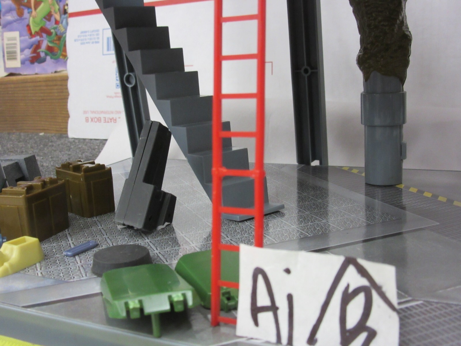 Aliens Deluxe movie playset w/ xenomorph ladder fence Tree House Kids ...