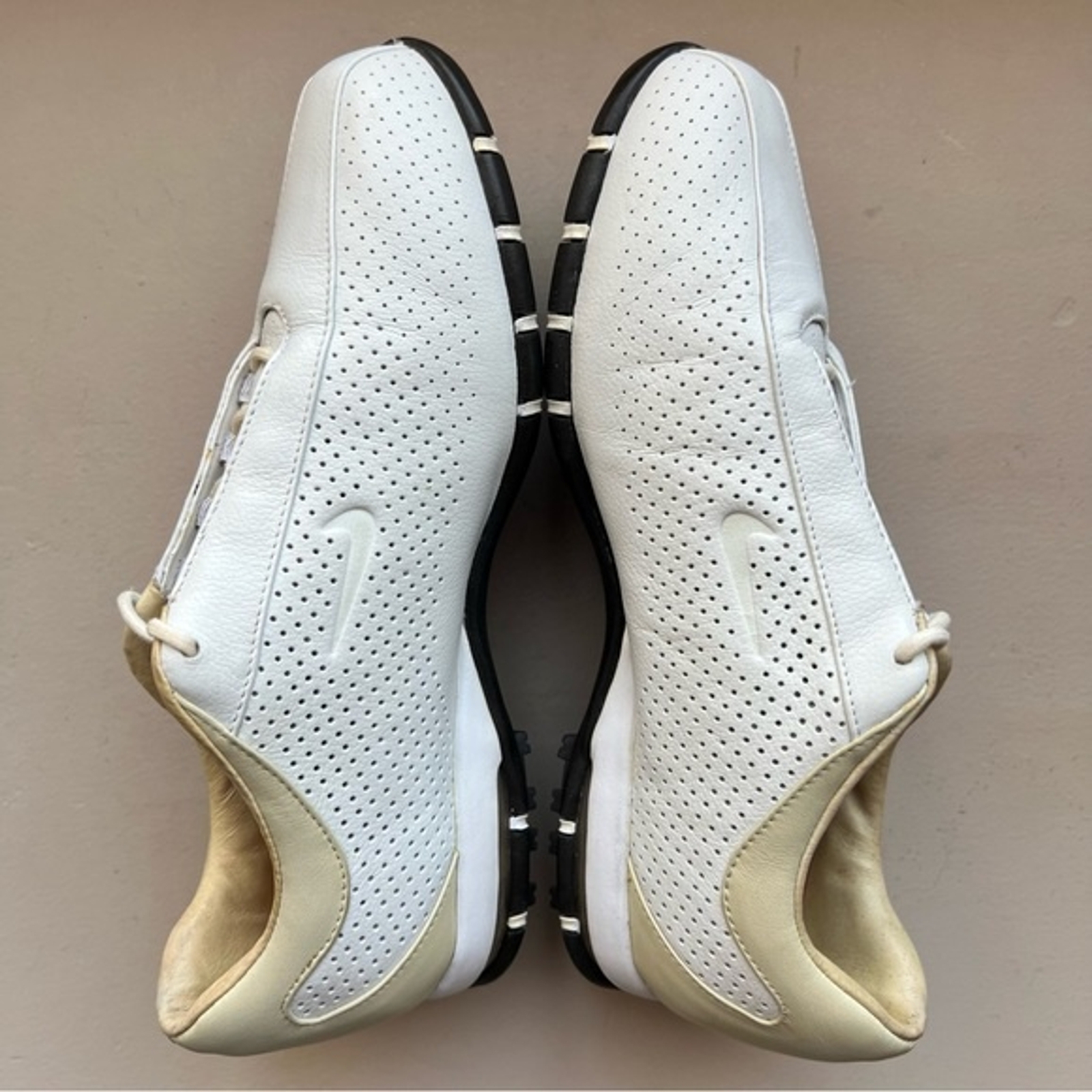 NIKE AIR Tac Spikeless White & Tan Golf Shoes Women’s… - Gem
