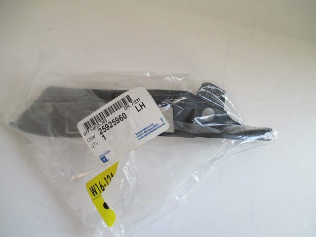 Chevrolet GM OEM Malibu Front Bumper Grille Grill-retainer Plate Left ...