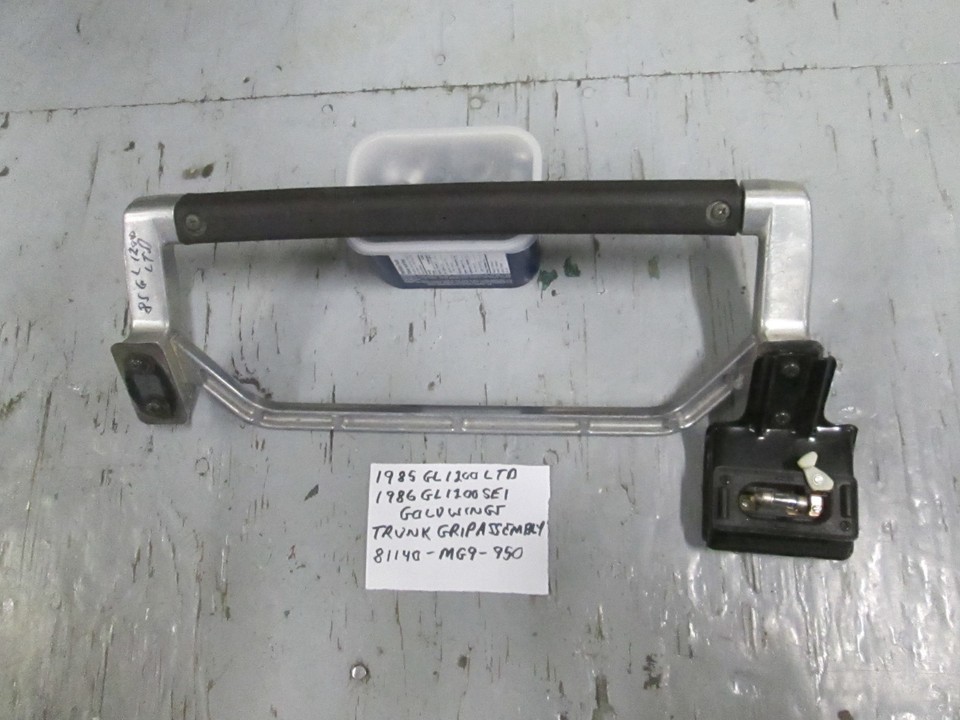 RARE GOLDWING GL1200 LTD / GL1200SEI OEM TRUNK GRIP ASSEMBLY , 81140 ...