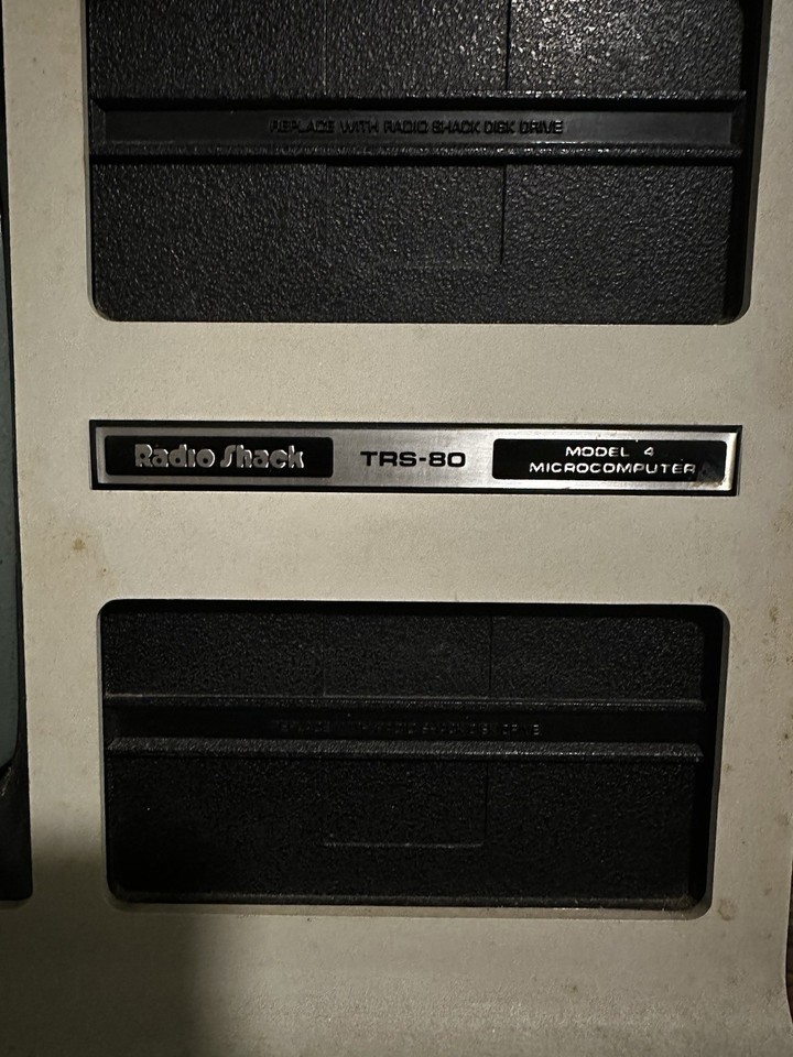 Radio Shack Tandy TRS-80 Model 4 Microcomputer w/ Manual, Books, 5 ...