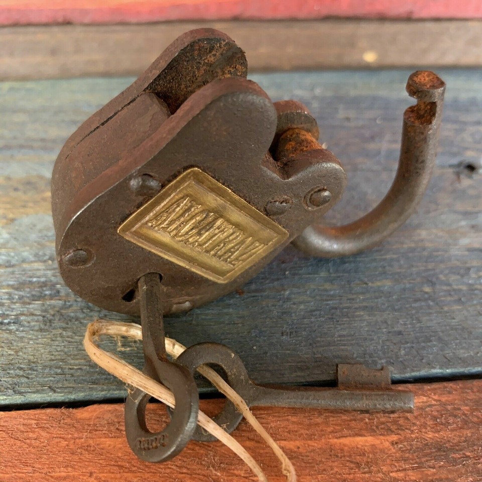 Alcatraz Prison Working Cast Iron Lock W/ 2 Keys W/ Rusty Antique ...