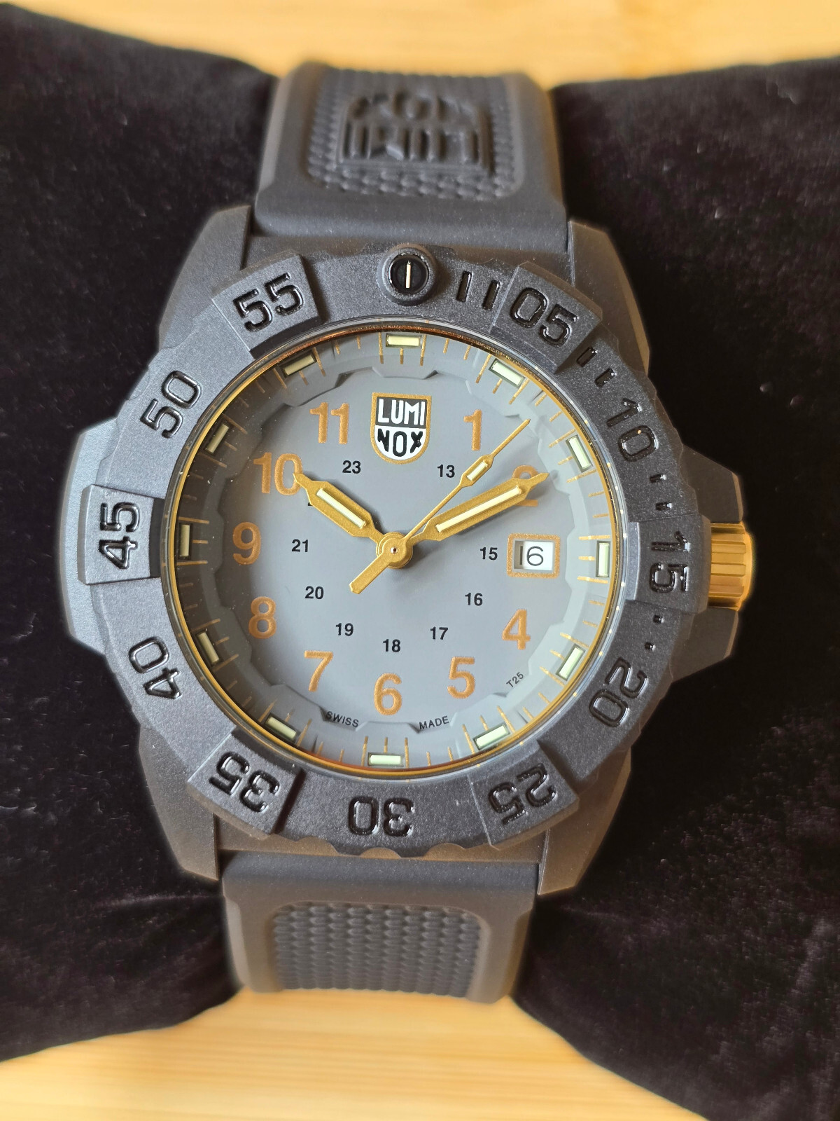 Luminox Navy Seal Carbonox Gray Dial Black Strap Divers Men's Watch XS ...