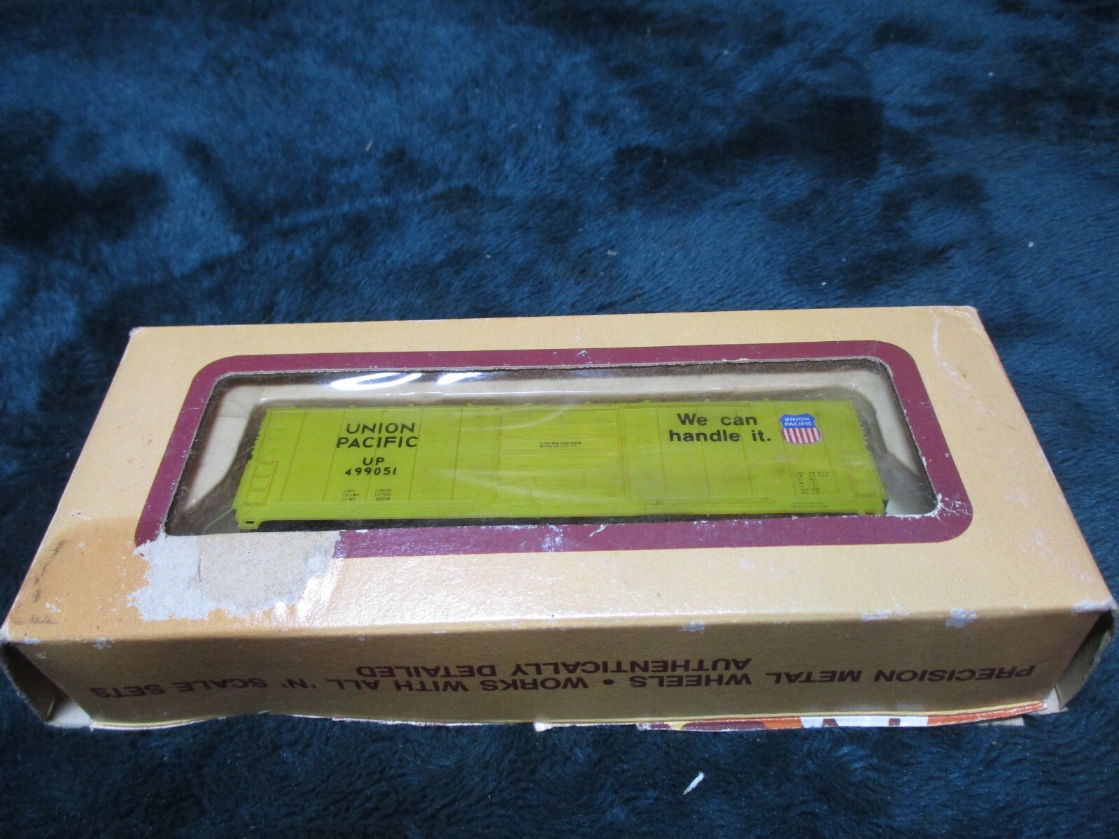 Life-Like Union Pacific Yellow Box Car "N" Gauge #499051 Complete Ready ...
