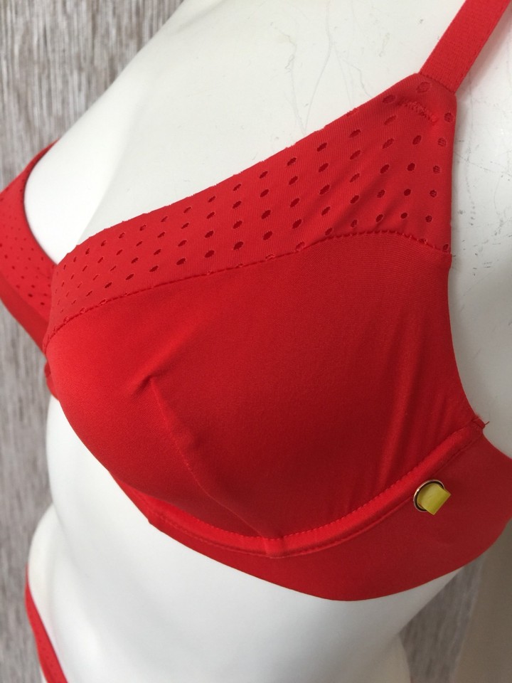 ELLE MACPHERSON SMOOTH BREATHABLE FABRIC UNDERWIRED RED BRA SIZE 32C ...