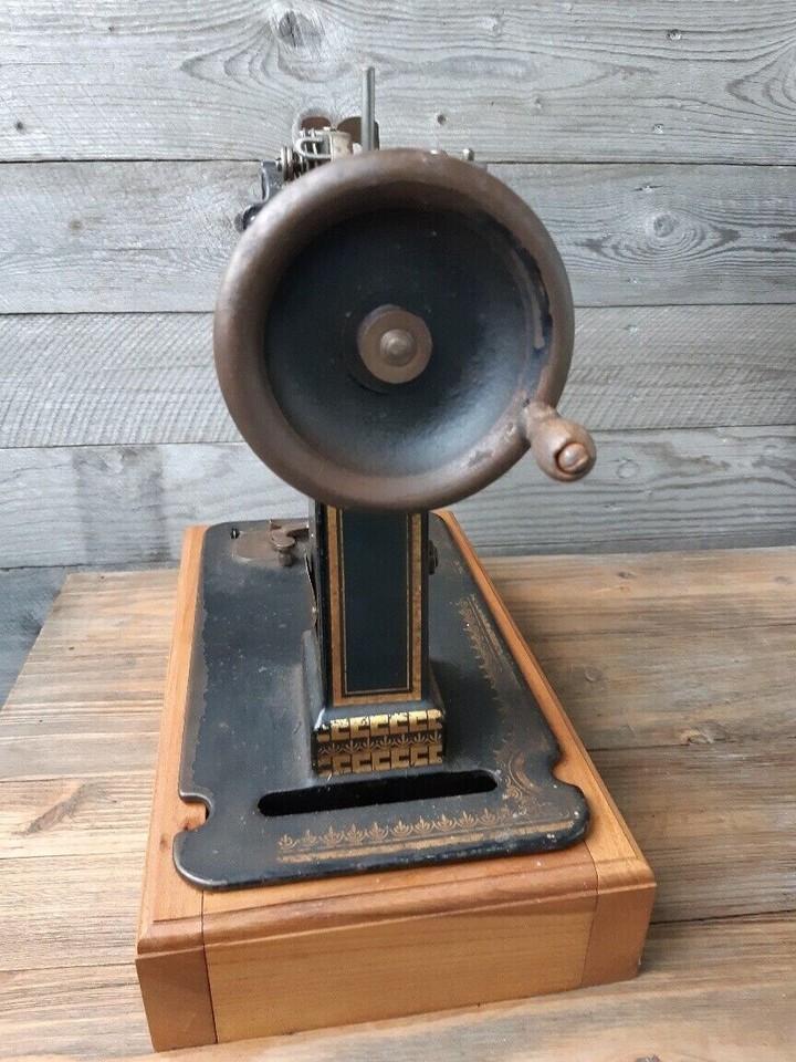 Rare original 1917 Pique Singer 46K1 Gloves sewing machine with parts ...