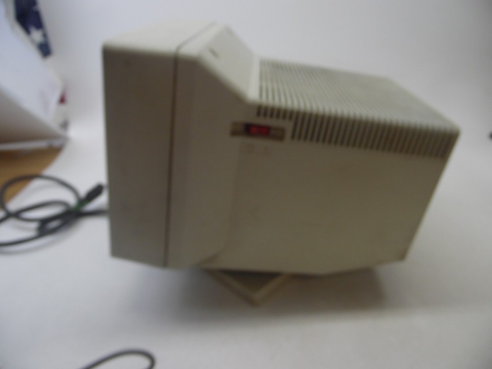 VINTAGE IBM MONOCHROME COMPUTER MONITOR MODEL 8513001 POWERS ON | eBay