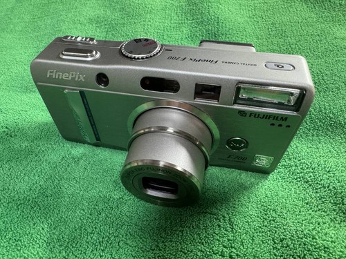 Fujifilm FinePix F700 Digital Camera 12MP Super CCD Used Tested Working ...