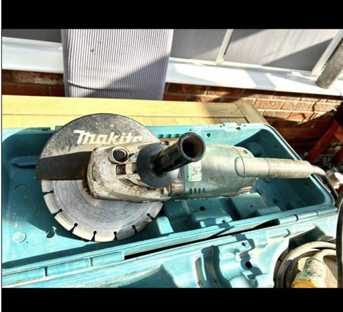 Makita GA9020 230mm Angle Grinder 2000Watt + Case | eBay